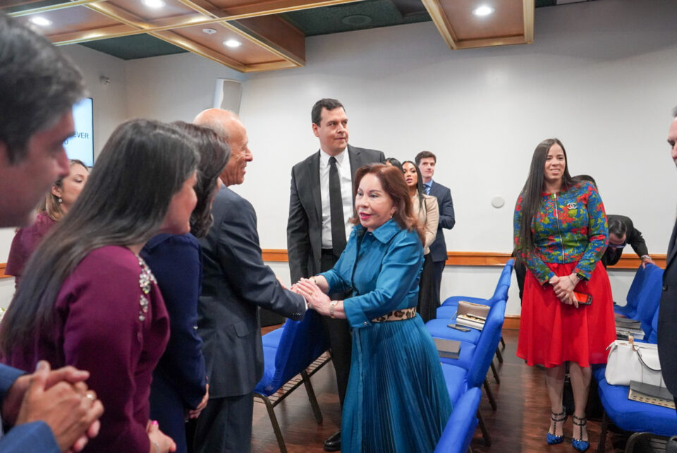 Fotos: Visita de nuestra Hermana María Luisa Piraquive a Fort Myers ...